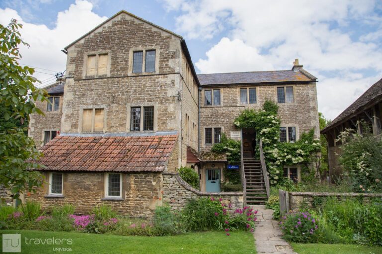 A charming stone house in Lacock