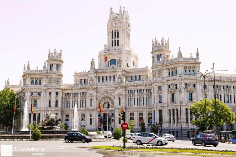 The imposing building of the City Hall in Madrid, an unmissable destination when seeing Spain in 2 weeks