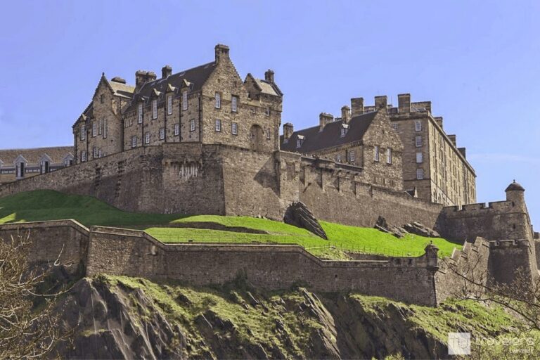 The Edinburgh Castle, one of the places you must visit in Edinburgh