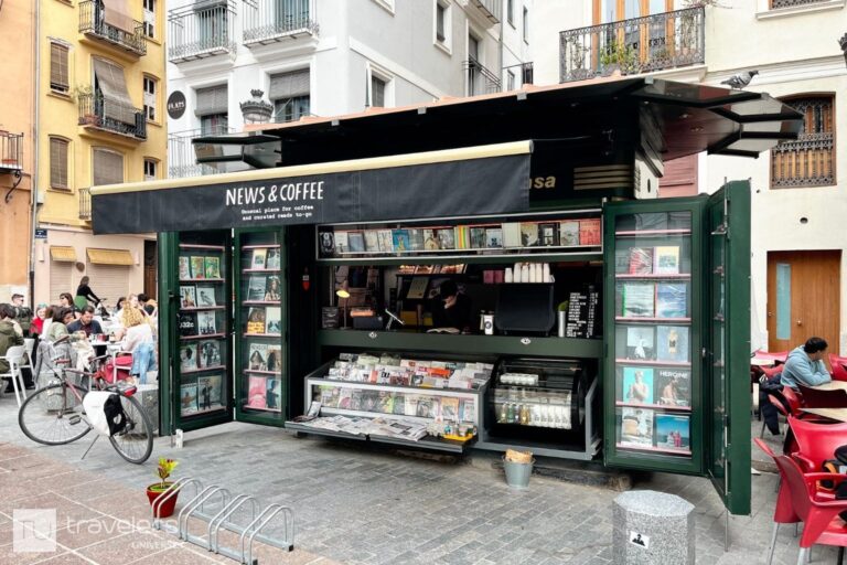 The old newsstand that hosts News & Coffee in Valencia