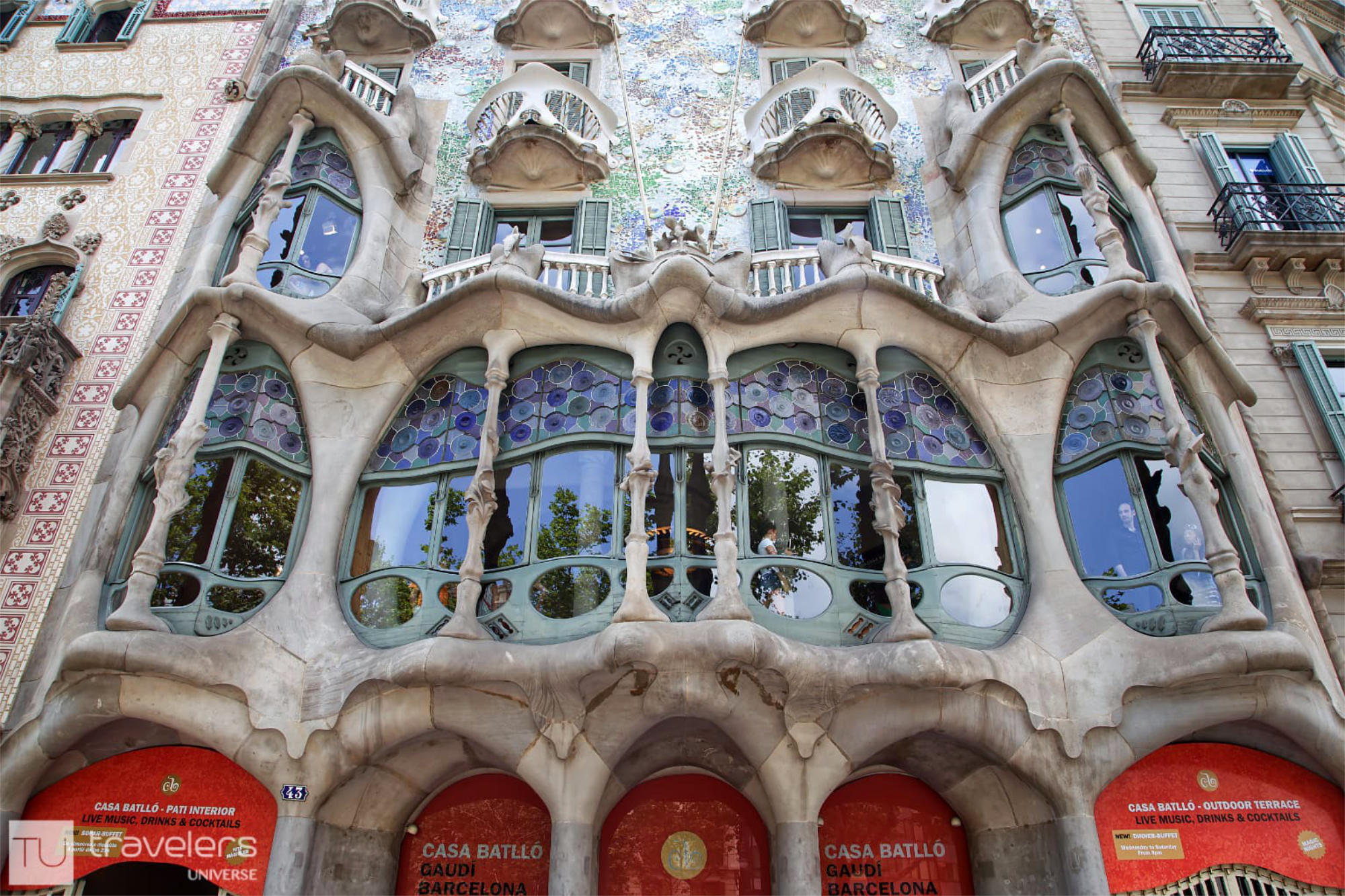 Detail of the facade of Casa Barlló