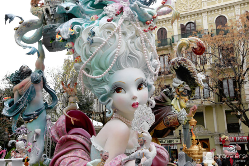 A lady with a fan, the central piece of a falla