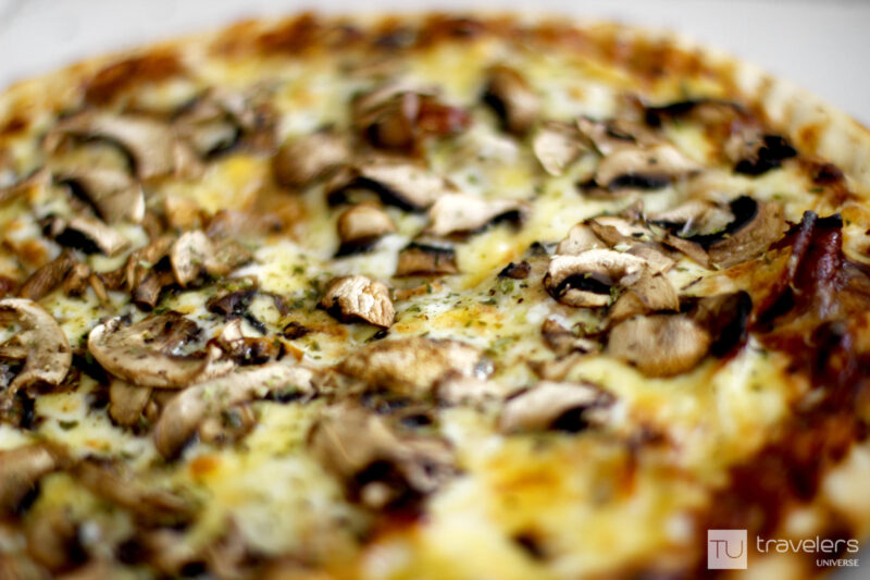A pizza topped with mushrooms