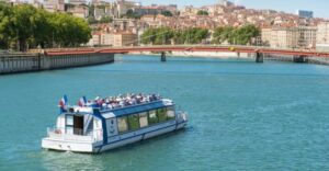 Lyon: Guided Sightseeing Cruise