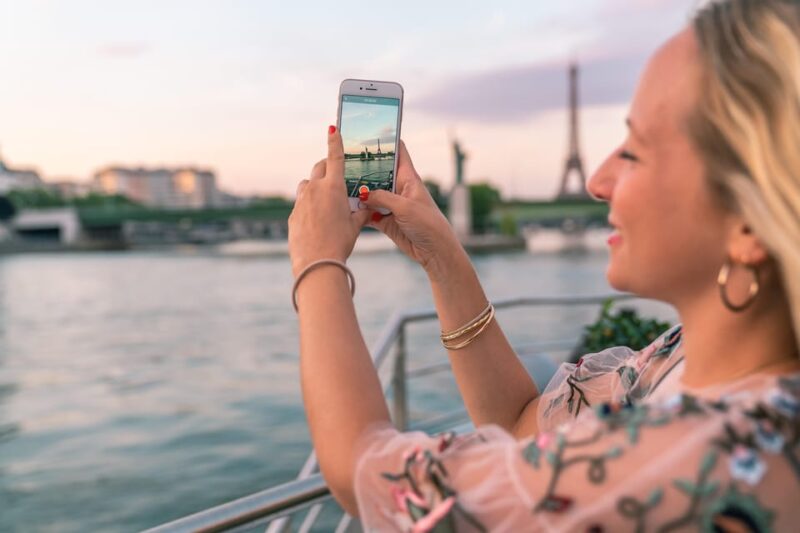 Paris: Seine River Sightseeing Cruise by Bateaux Mouches - Cruise Experience