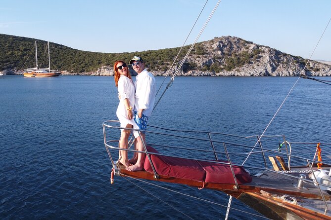 6 Hours Private Charter Boat Tour With Lunch in Bodrum - Dining and Culinary Experience