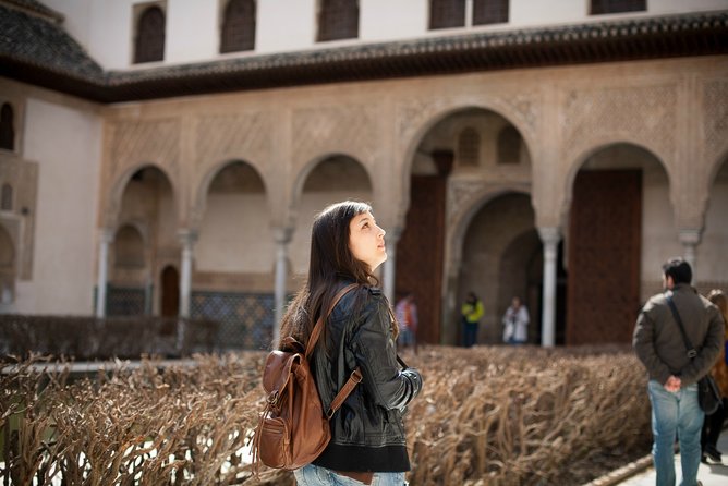 Alhambra Tour and Nazaries Palaces With Hammam Massage Experience - Alhambra Exploration