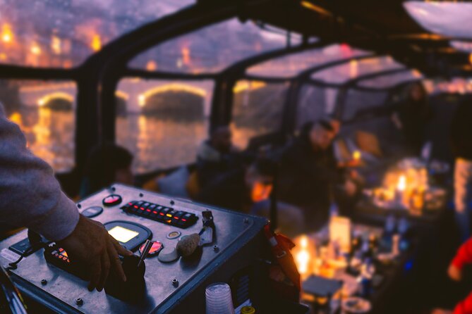 Amsterdam: Light Festival Cruise With Unlimited Drinks Option - Exploring the Cruise Inclusions and Accessibility