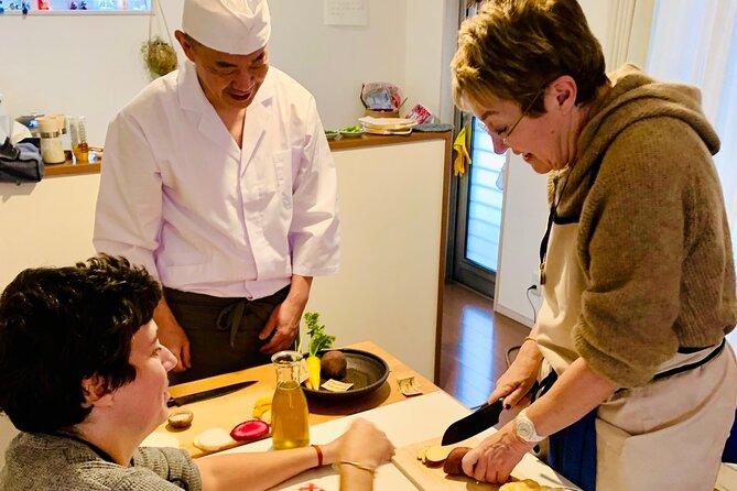 Arashiyama Veggie Kitchen: Hands-On Tempura & Riceboll Cooking - Onigiri Artistry: Crafting the Perfect Rice Ball