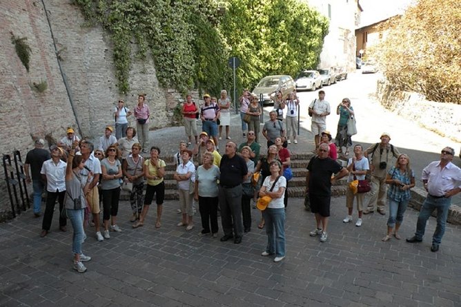 Assisi Private Walking Tour Including St. Francis Basilica - Admiring the Basilica of St. Francis Exceptional Art Collection