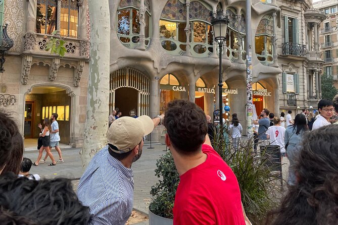 Barcelona, Gaudi, Tapa, Drink & Iconic Spanish Architecture - Gaudis Genius: Discovering the Architects Hidden Gems