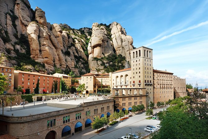 Barcelona Highlights and Montserrat With Cog-Wheel Train - Itinerary Details