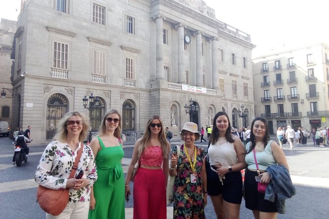 Barcelona Premium: Gothic, Montjuic, Sagrada Familia & Park Güell - Discovering Montjuics Panoramic Views