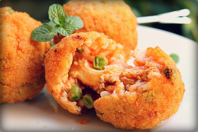Catania Private Walking Tour With Arancino Siciliano Tasting - Inclusions and Logistics