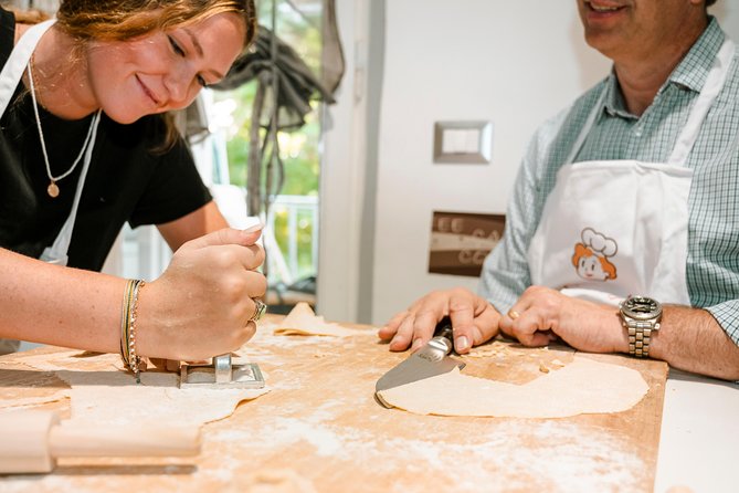 Cesarine: Small Group Pasta and Tiramisu Class in Milan - Class Size and Duration