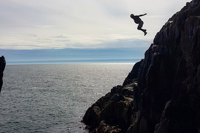 Coasteering (Cliff Jumping, Scrambling, Wild Swimming) on Anglesey - Meeting and Transportation