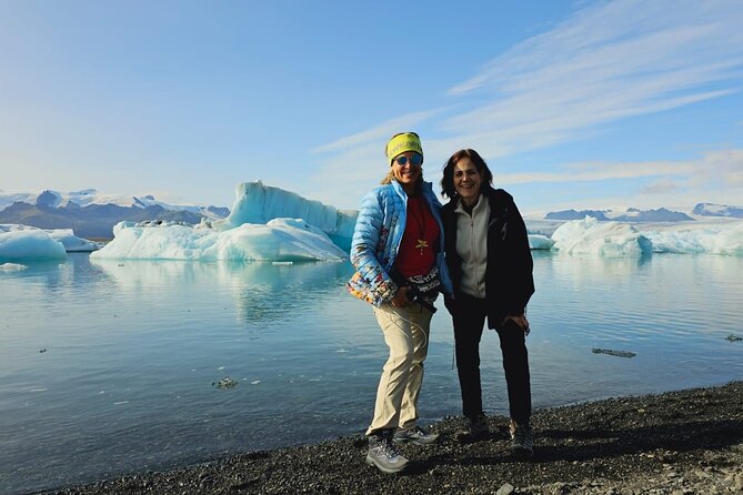 Diamond Beach & Jökulsárlón Floating Glacier Guided Day Tour - Explore the Wonders of Jökulsárlón Floating Glacier