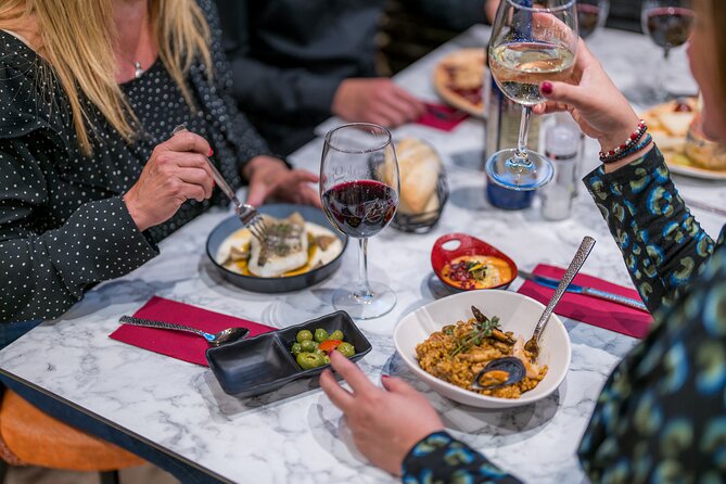 Dinner and Show at Alegría Flamenco & Restaurant in Malaga - Dining Options at Alegría Flamenco & Restaurant