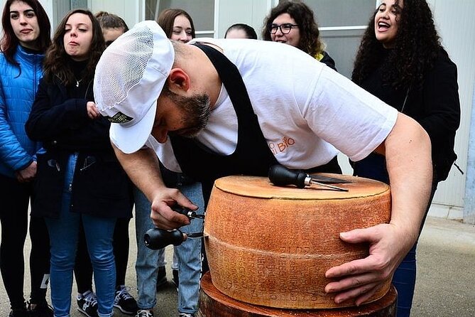 Exclusive Emilia-Romagna,Parmigiano, Prosciutto, Balsamic, Wine - The Art of Parmigiano Reggiano Production