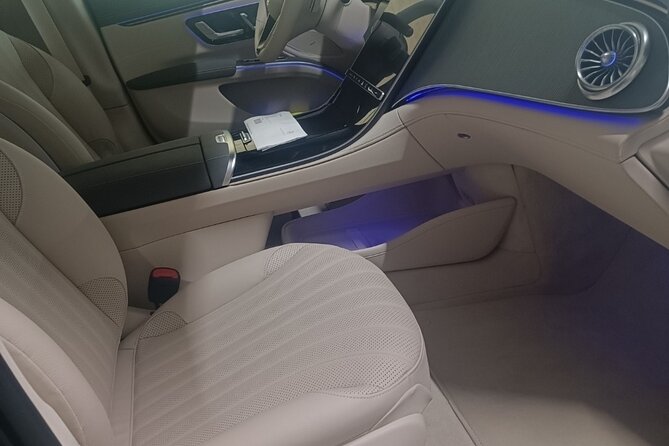 Exclusive Green Airport Limousine Service - Meeting and Pickup