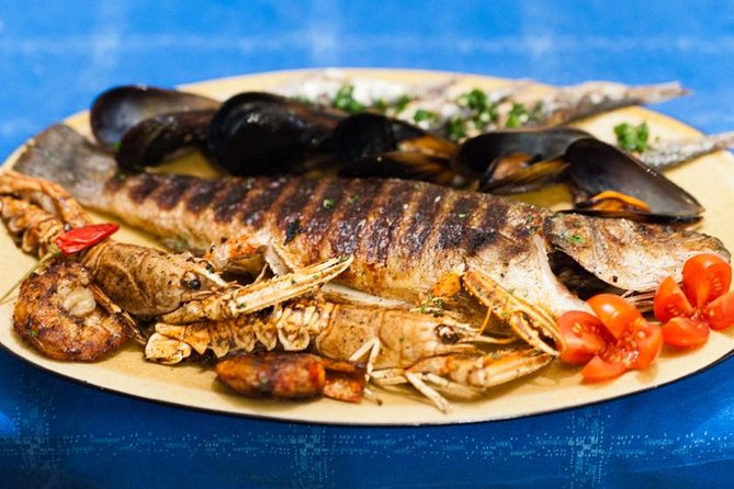 Experience A Traditional Sailor's Supper In The Venetian Lagoon - Dining Environment