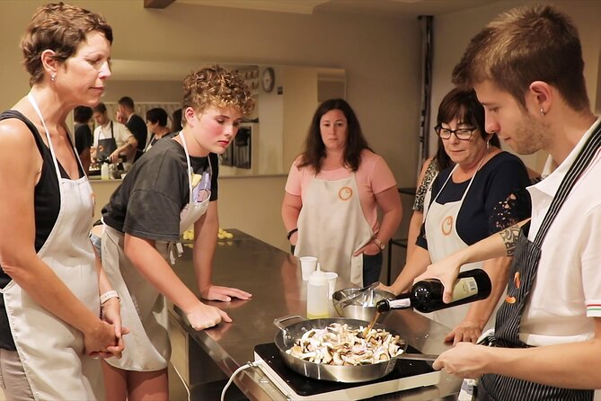 Florence Cooking Course With Historic Local Market Visit - Exploring the San Lorenzo Market
