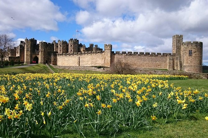 From Edinburgh: 1-day Outlander Tour - Key Destinations: Melrose Abbey and Alnwick Castle