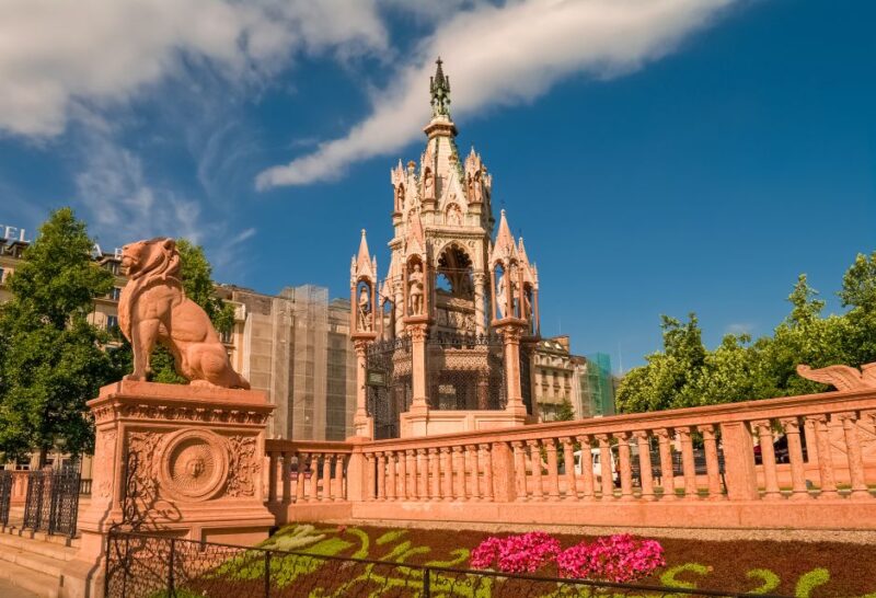 Geneva's Time Capsule: A Historic Journey Through the City - St. Pierre Cathedral: Architectural Splendor and Panoramic Views