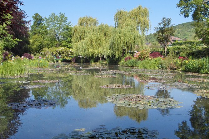 Giverny Half Day Guided Trip With Monets House & Gardens From Paris by Minivan - Self-guided Exploration of Fondation Claude Monet