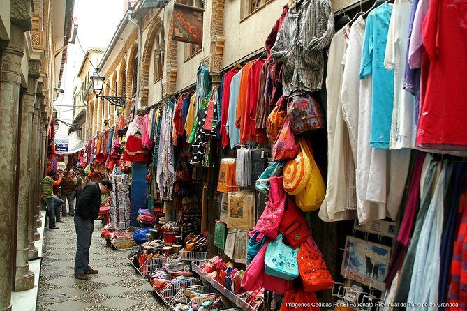 Granada and Albaicin: Wine and Tapas Tour - Exploring the Albaicin Neighborhood