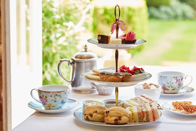 Hampton Court Guided Tour. Full Day Access & High Tea - Inclusions and Logistics of the Tour