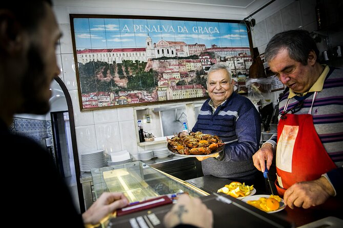 Hidden Flavors of the Hillside: Mouraria & Graça - Meeting and End Points