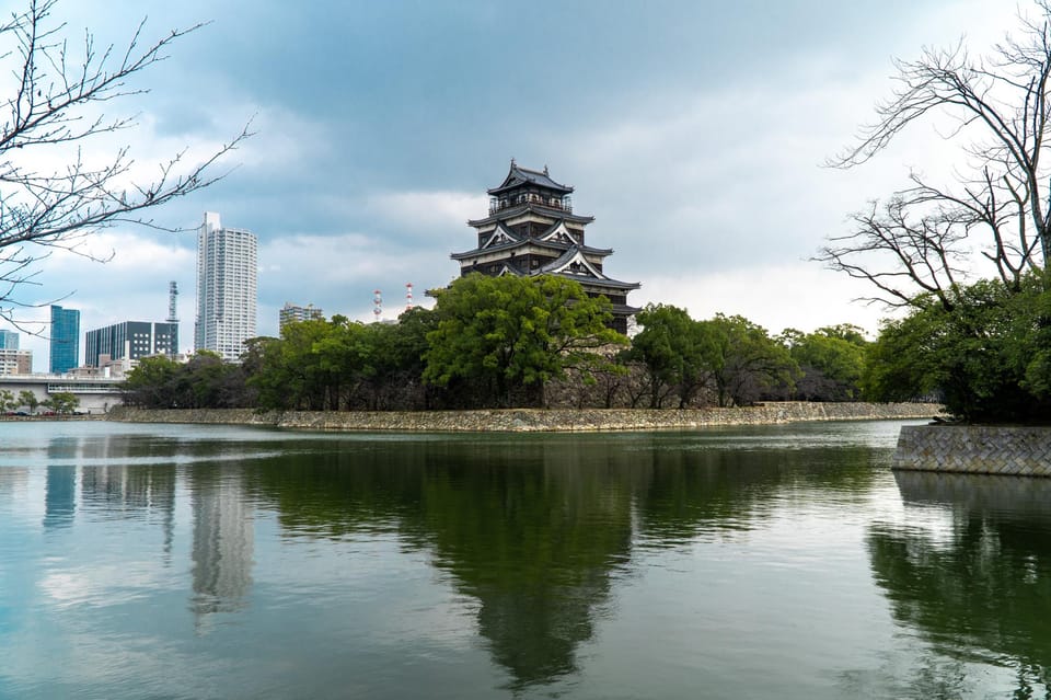 Hiroshima: History and Hidden Gems Tour - Serenity in Shukkei-en Garden