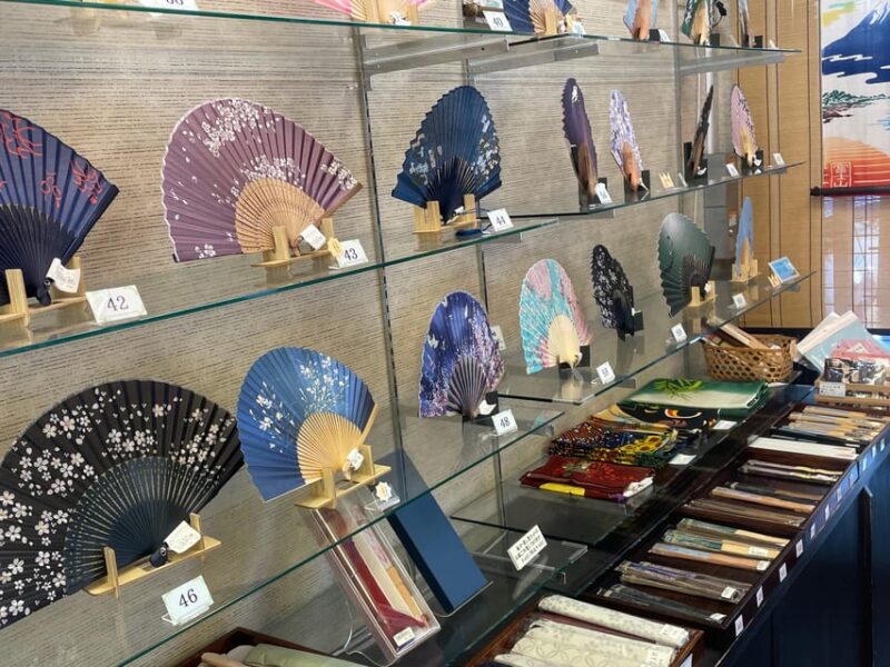 Kanagawa: Shopping & Temple Visit Tour in Enoshima Island - Itinerary Highlights