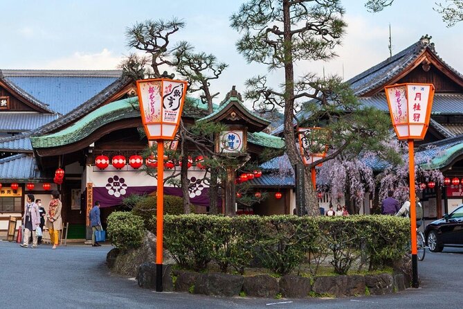 Kyoto Casual Evening Pontocho Food Tour - Sampling Traditional Dishes at Four Food Stops and Enjoying Two Drinks