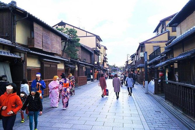 Kyoto Samurai and Geisha Town Private Walking Tour - Meeting and Pickup