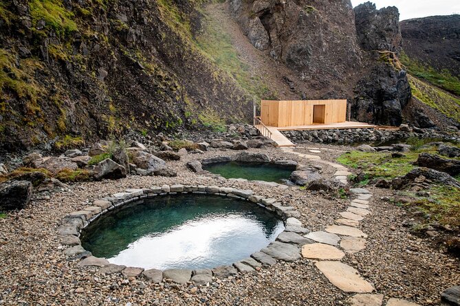 Lava Waterfalls, Sagas & Unique Canyon Baths - Small Group Tour - Discovering the Barnafoss Rapids