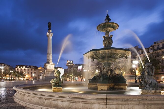 Lisbon: Authentic Fado Show, Dinner and Night Tour - Exploring the Alfama District