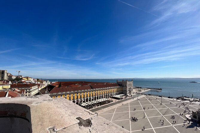 Lisbon Downtown & Alfama With a Guide Walking Tour - Inclusion and Exclusion