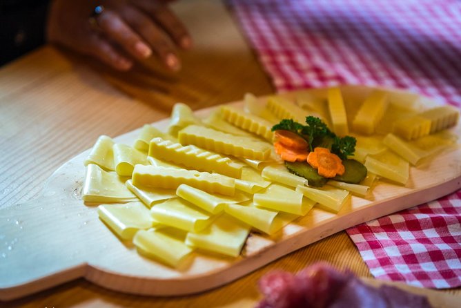 Lucerne CH Experience: Cheese, Chocolate, Chapel Bridge & Château - Savoring Alpine Cheese and Wine