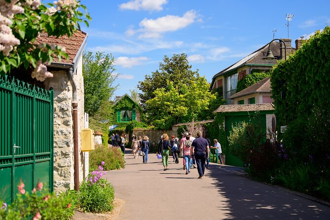 Monets House and Garden & Giverny Village - The Enchanting Water Lily Garden
