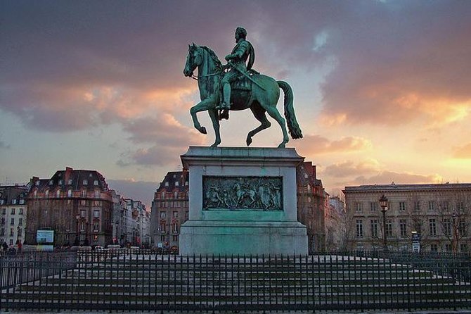 Paris by Night Walking Tour: Ghosts, Mysteries and Legends - Exploring Paris Dark History