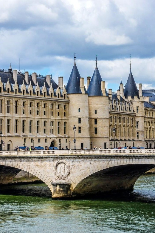 Paris: Free Audioguides in Multiple Languages! - Languages Offered