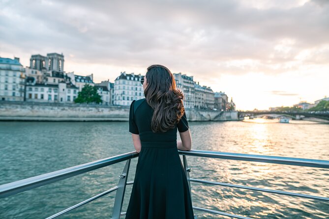 Paris Sightseeing Cruise With Champagne by Bateaux Mouches - Transportation and Meeting Details