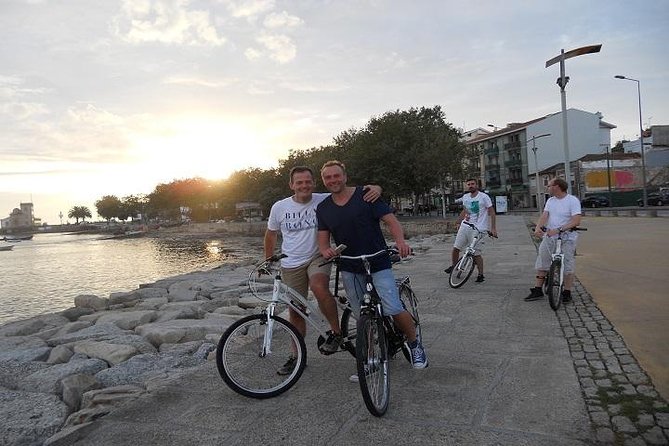 Porto Downtown and Sightseeing Bike Tour - Tour Features