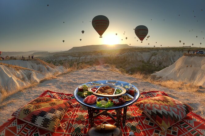 Private Breakfast Organisation in the Love Valley - The Perfect Setting: Breakfast With a View