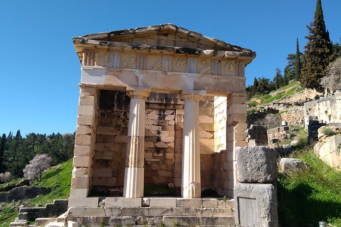 Private Delphi and Hosios Loukas Monastery - Great Lunch and Drinks Included - A Taste of Authentic Greek Cuisine