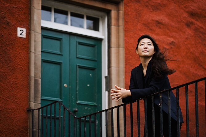 Private Photoshoot in Edinburgh With a Professional Photographer - Professional Vacation Photographer