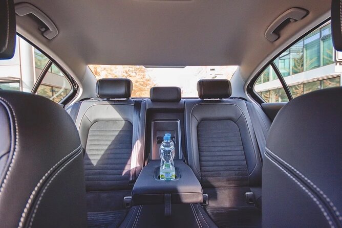Private ROUND-TRIP (FROM and TO the AIRPORT) by LIMOUSINE 3+1pax - Booking and Confirmation