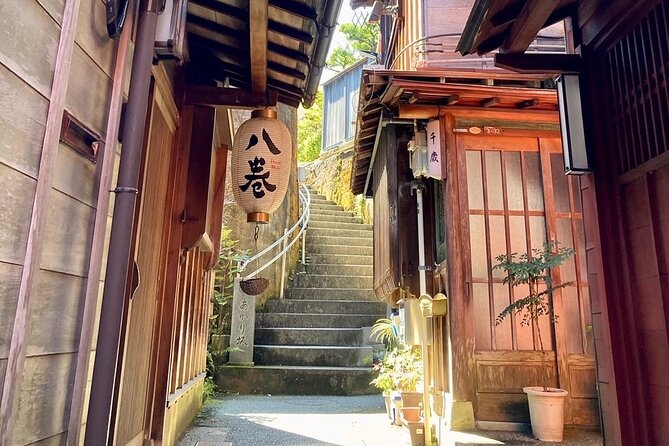 Private Walking Tour of Kanazawas Historical Districts 4h - Meeting and Pickup